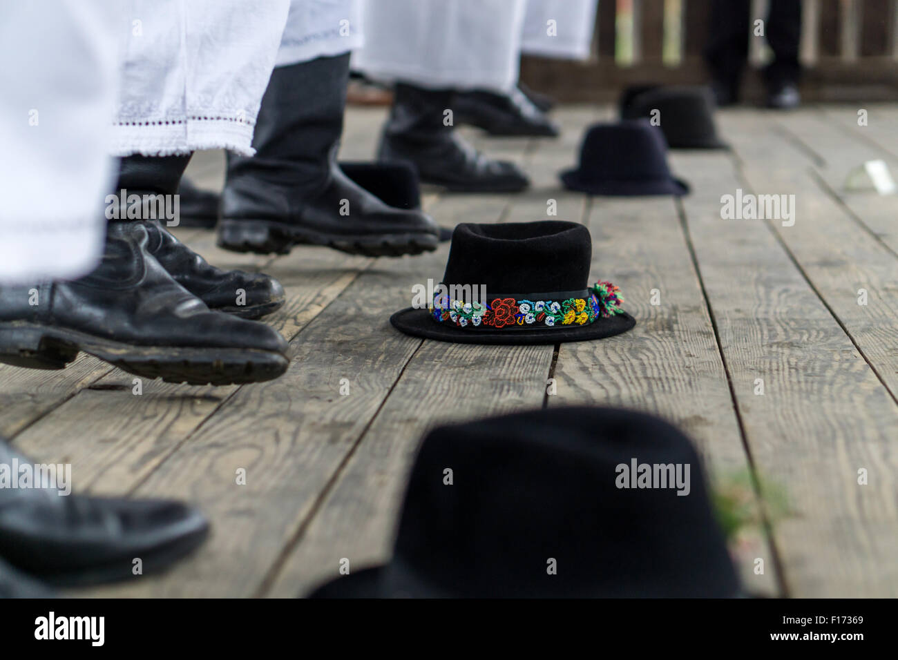 Romanian traditional dance hi-res stock photography and images - Alamy