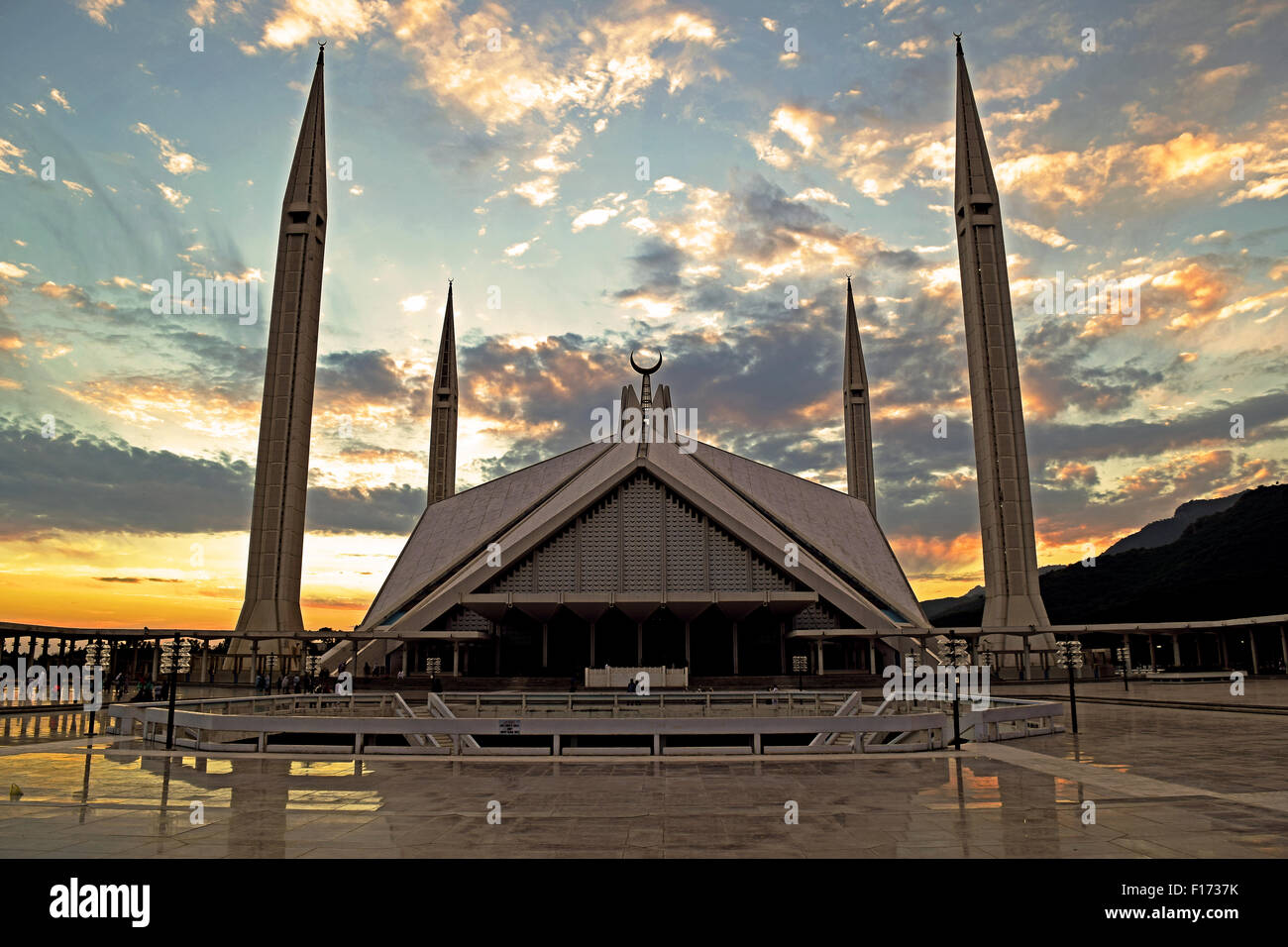 Beautiful islamic landscape mosque hi-res stock photography and images ...