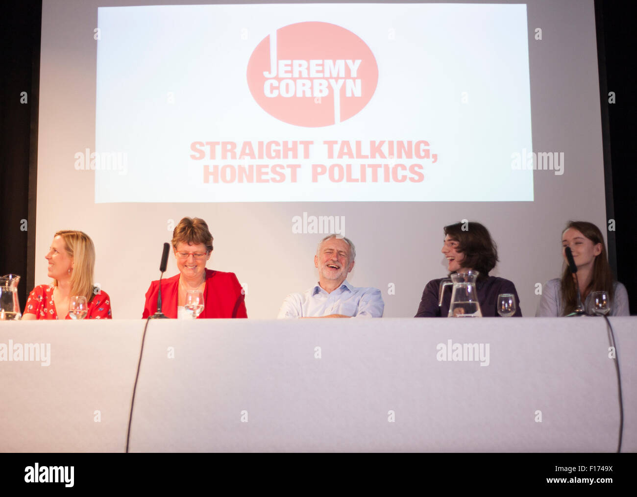 Jeremy corbyn happy hi-res stock photography and images - Alamy