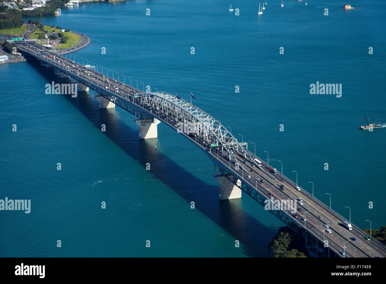 Auckland Harbour Bridge and Waitemata Harbour, Auckland, North Island ...