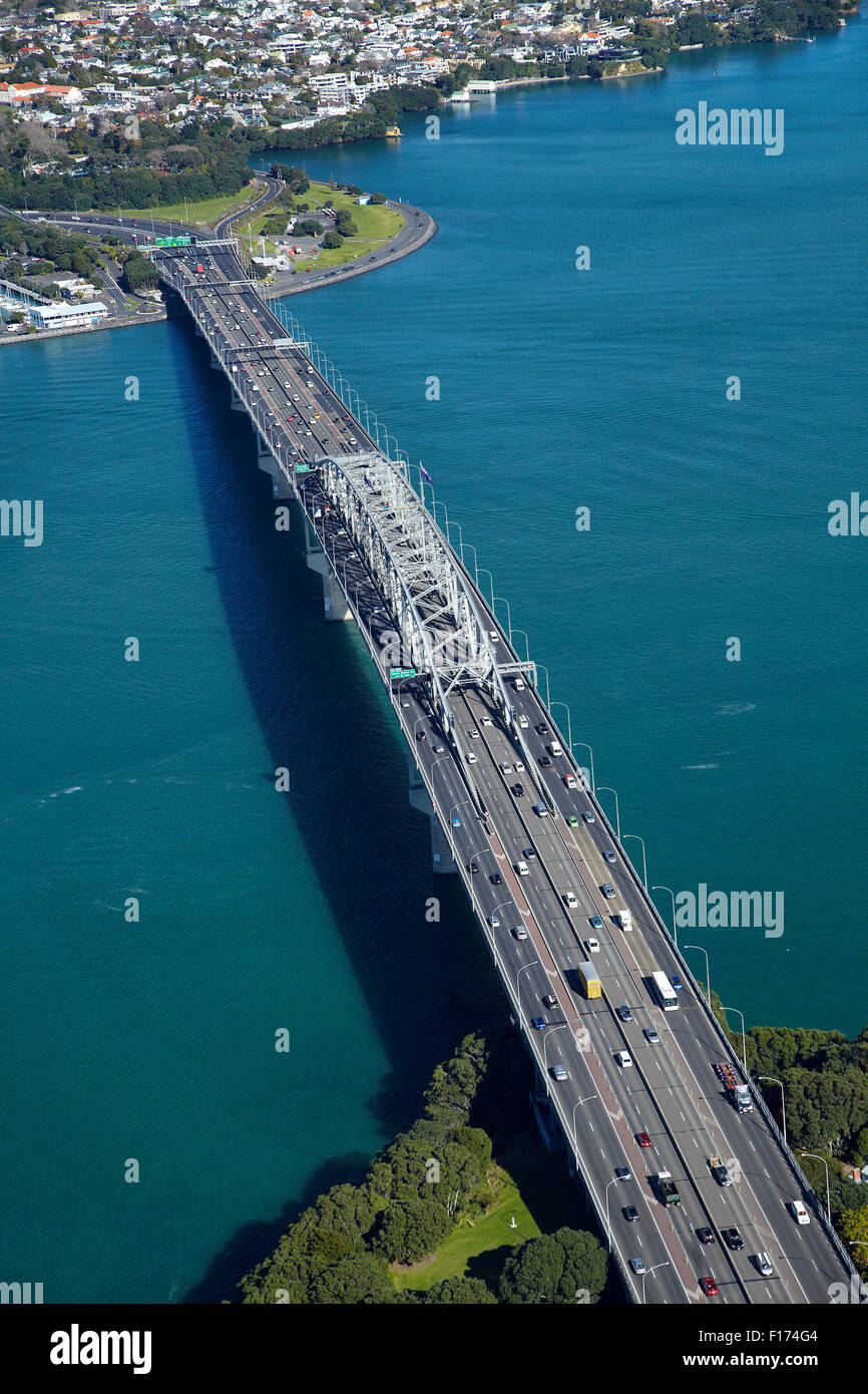 Auckland Harbour Bridge and Waitemata Harbour, Auckland, North Island ...