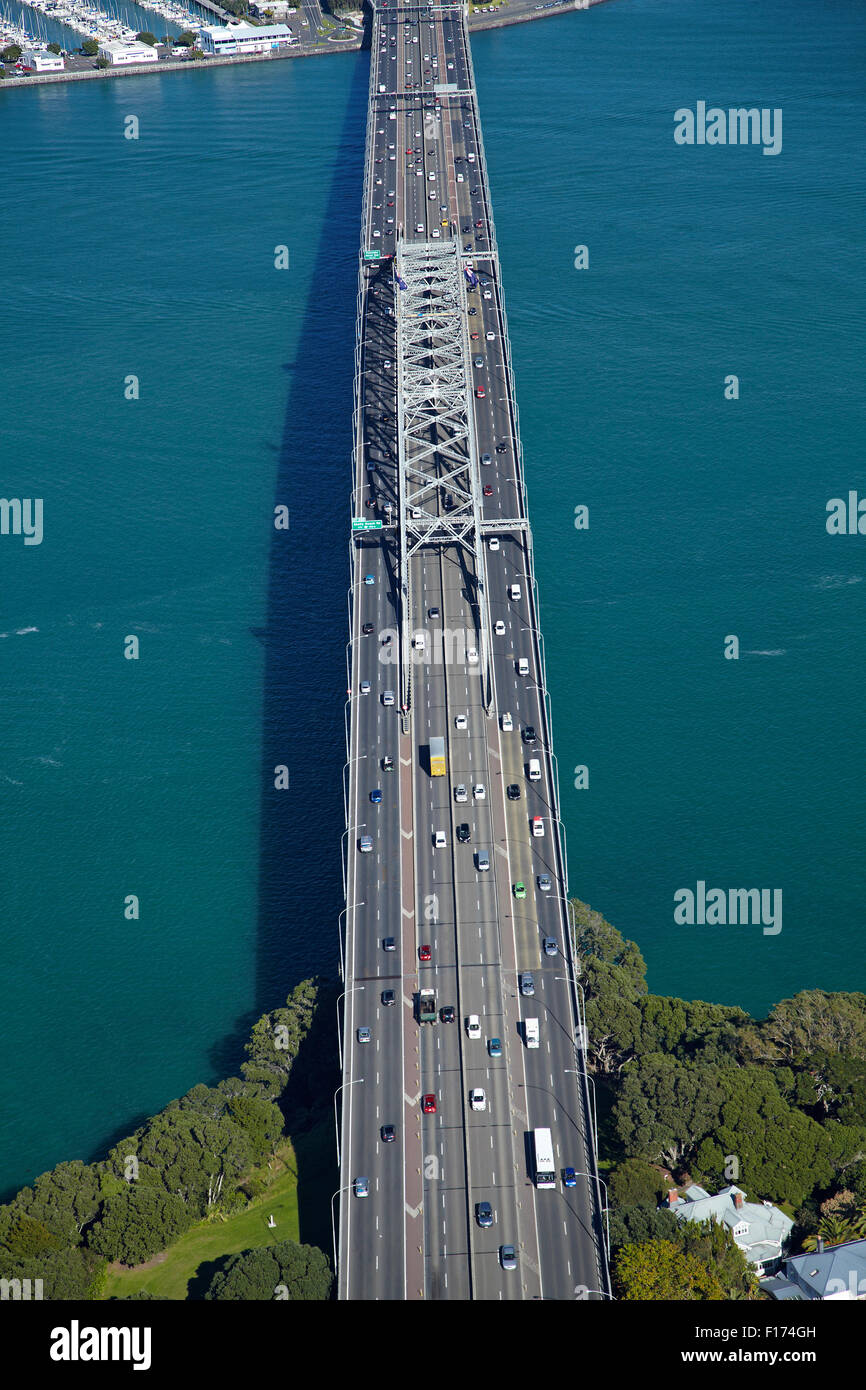 Auckland Harbour Bridge and Waitemata Harbour, Auckland, North Island ...