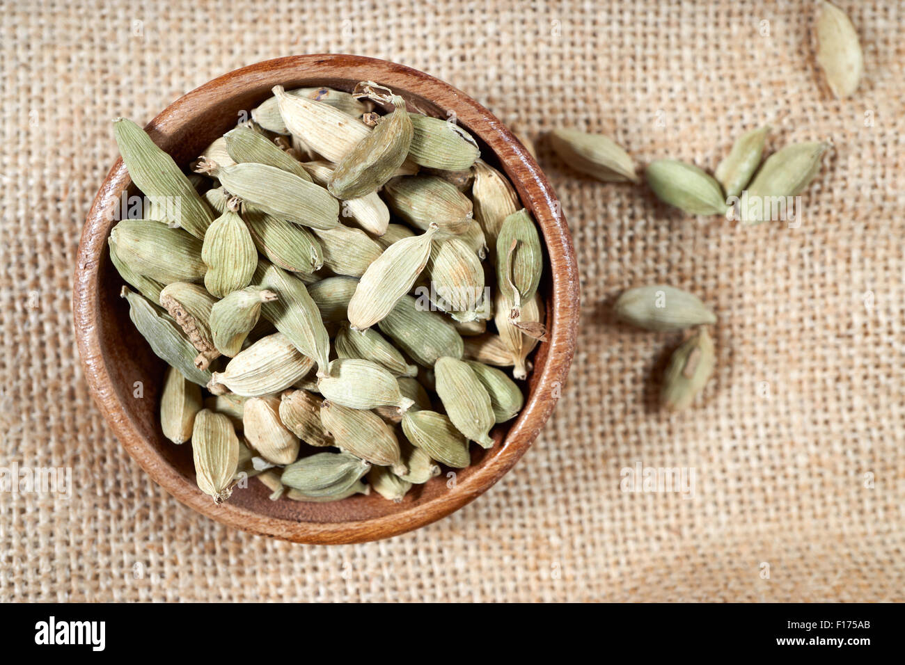 Cardamom capsules hi-res stock photography and images - Alamy