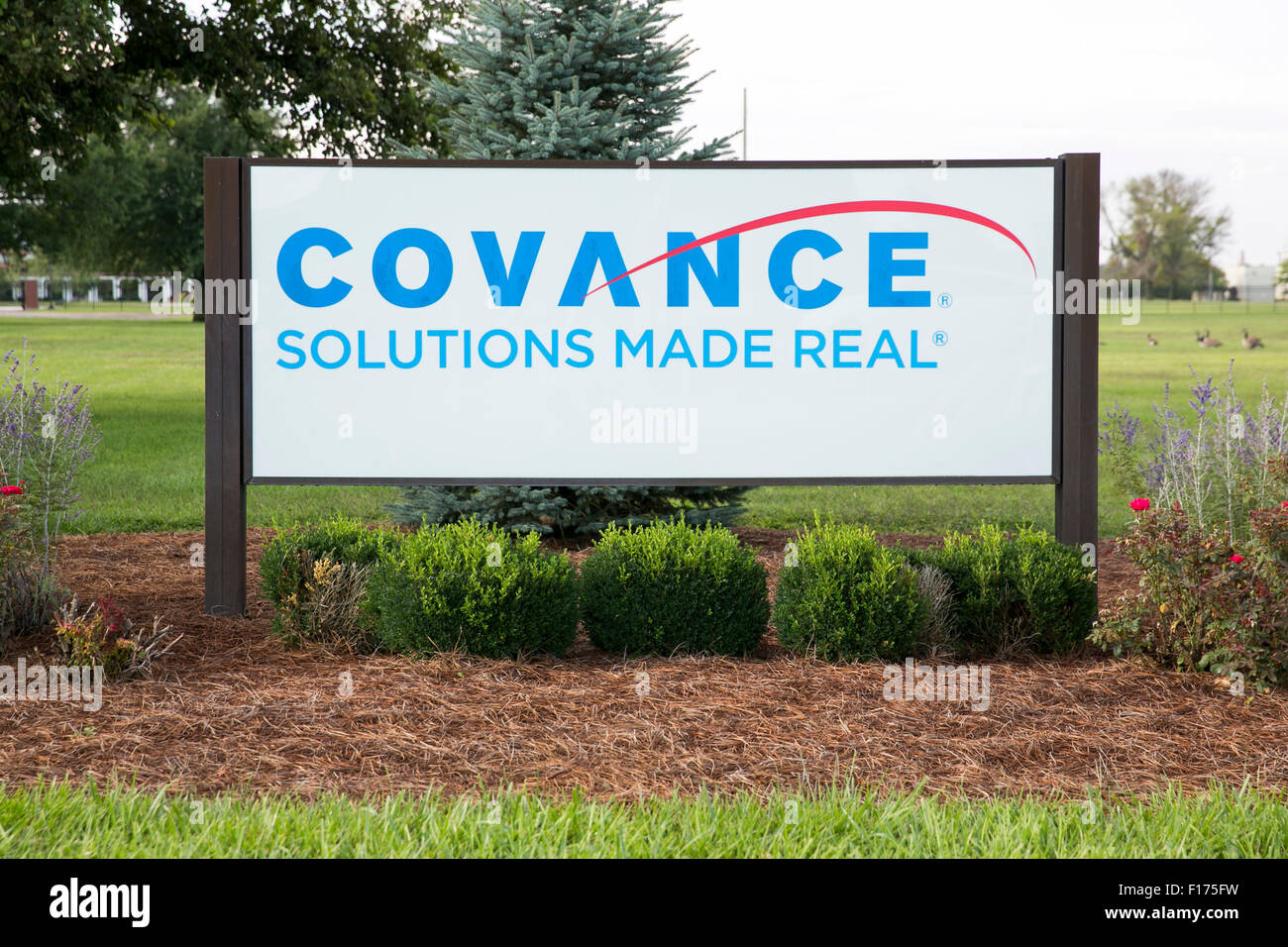 Covance logo sign banner hi-res stock photography and images - Alamy