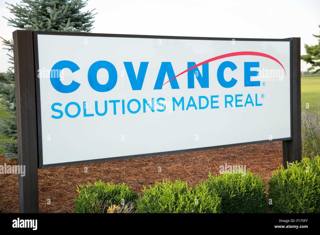 Covance logo sign banner hi-res stock photography and images - Alamy