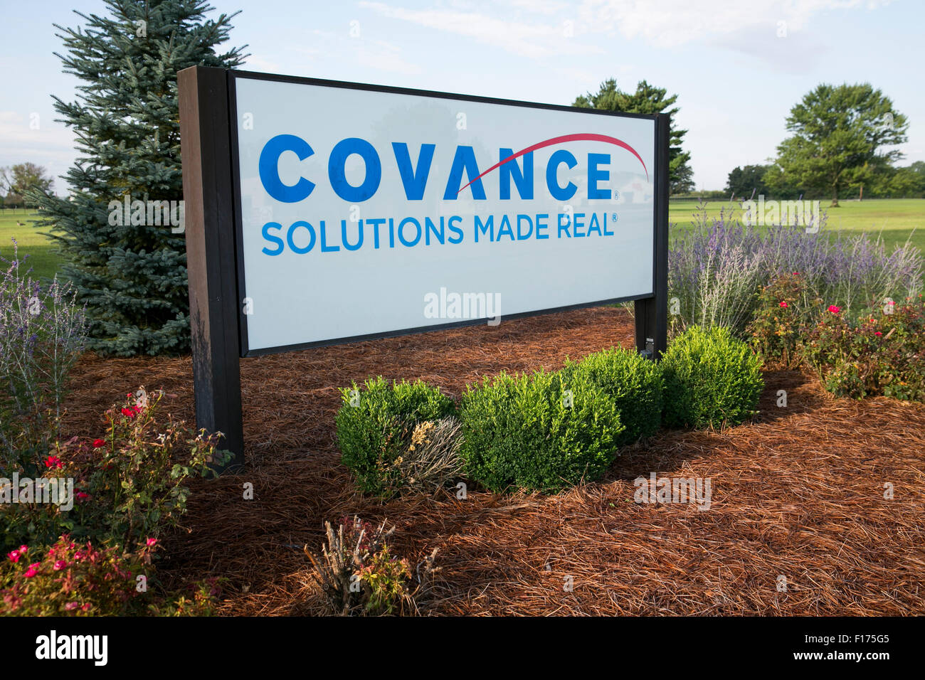 Covance logo sign banner hi-res stock photography and images - Alamy