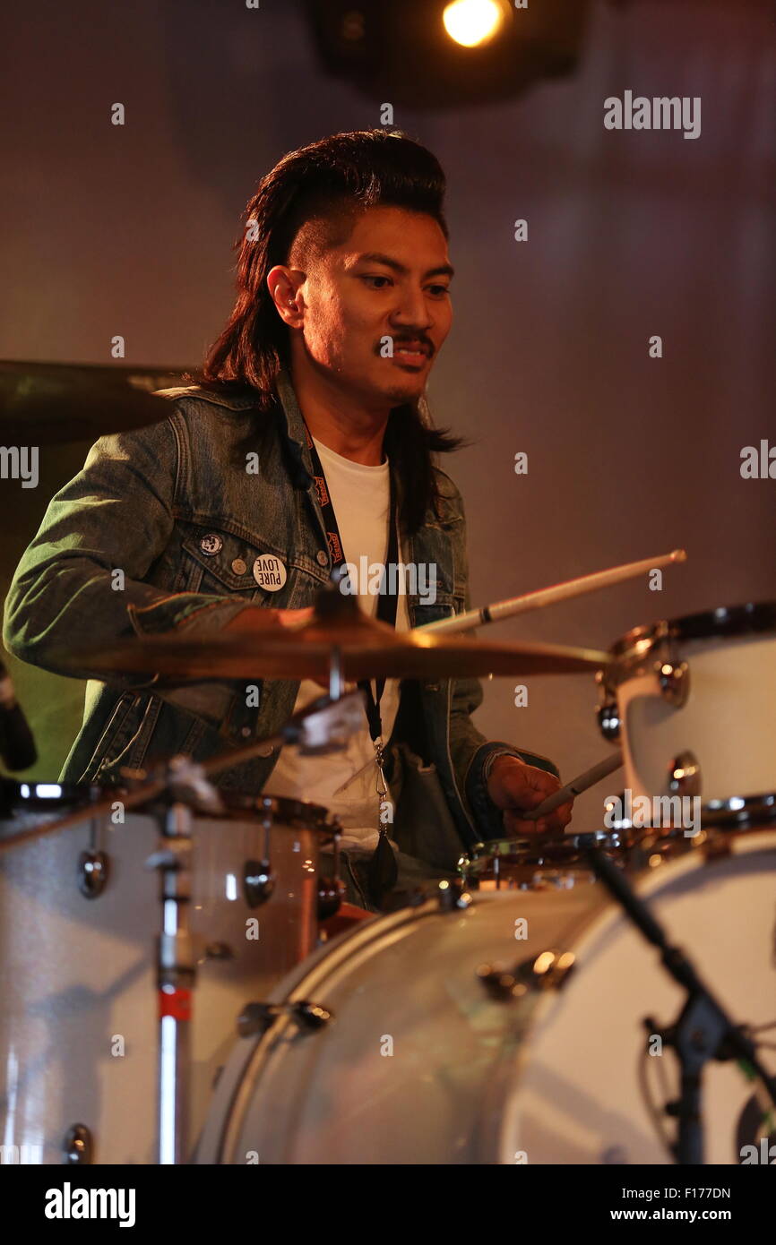 Frank carter on stage hi-res stock photography and images - Alamy