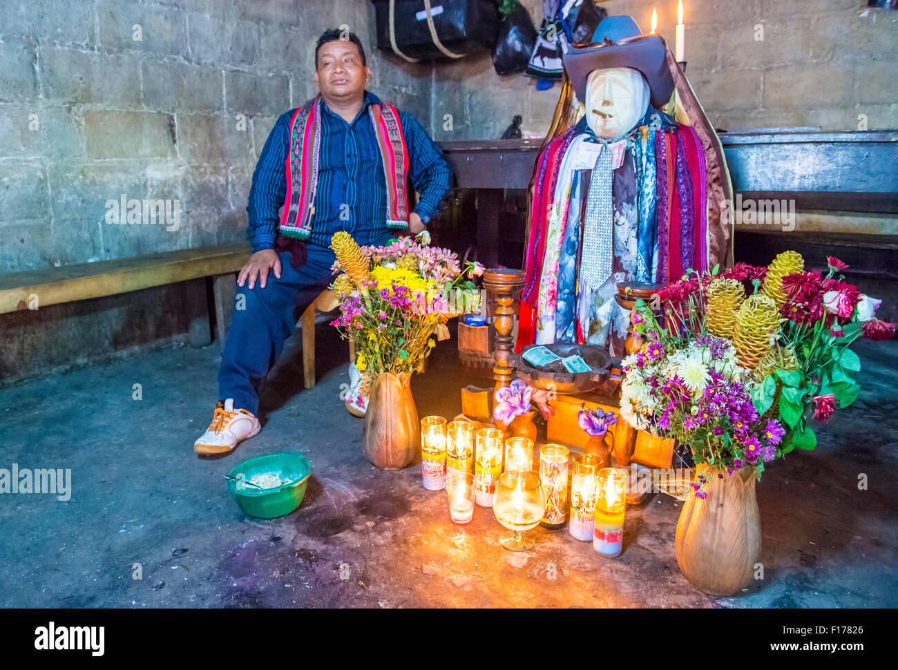 Shrine of el maximon in santiago de atitlan hi-res stock photography ...