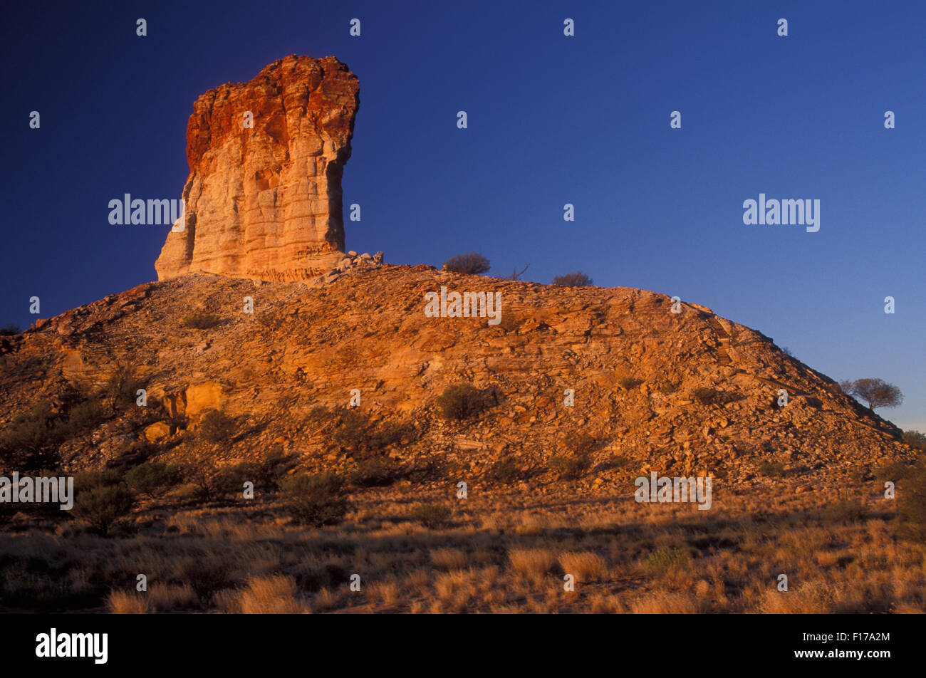 CHAMBERS PILLAR , NORTHERN TERRITORY, AUSTRALIA Stock Photo - Alamy