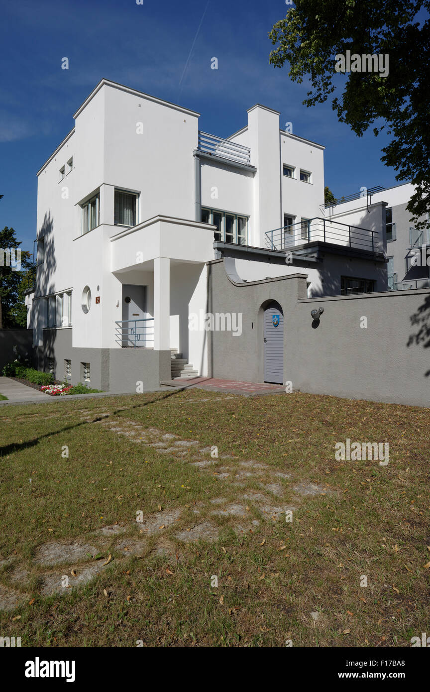 Functionalist styled Pärnu dwelling house designed in 1933 by Olev ...