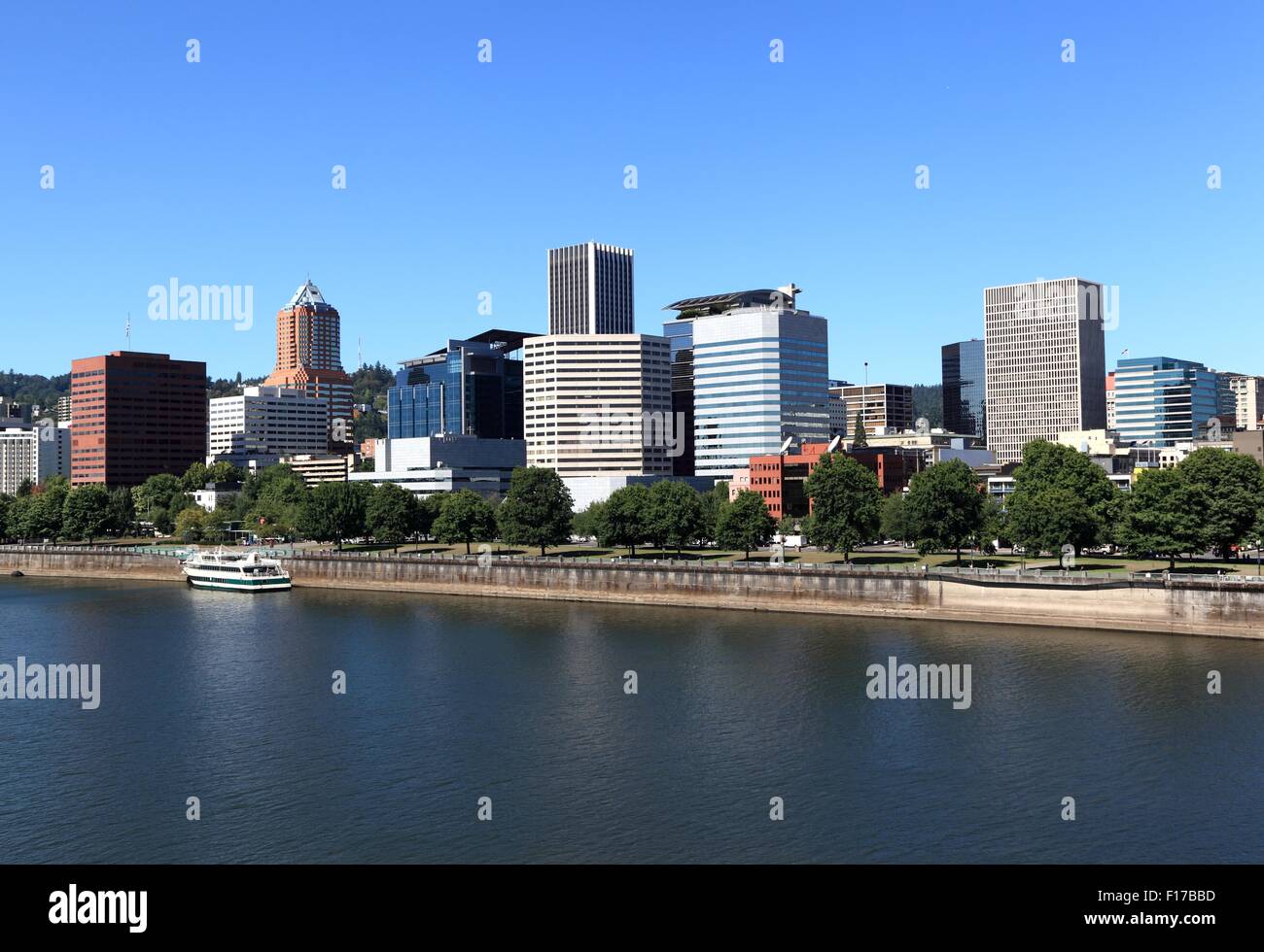 Portland oregon waterfront walk hi-res stock photography and images - Alamy