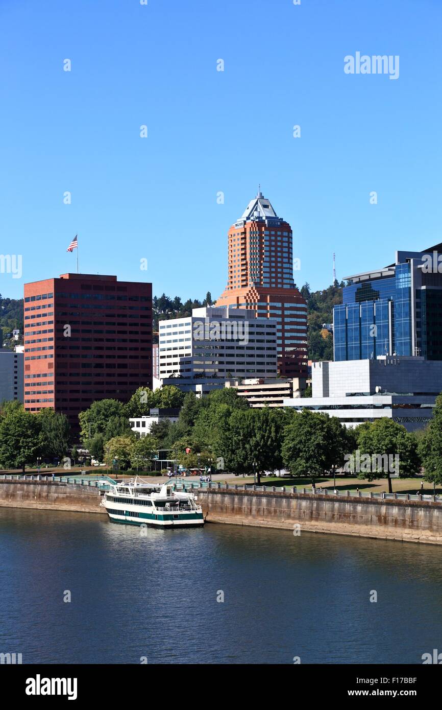 Portland waterfront walk hi-res stock photography and images - Alamy