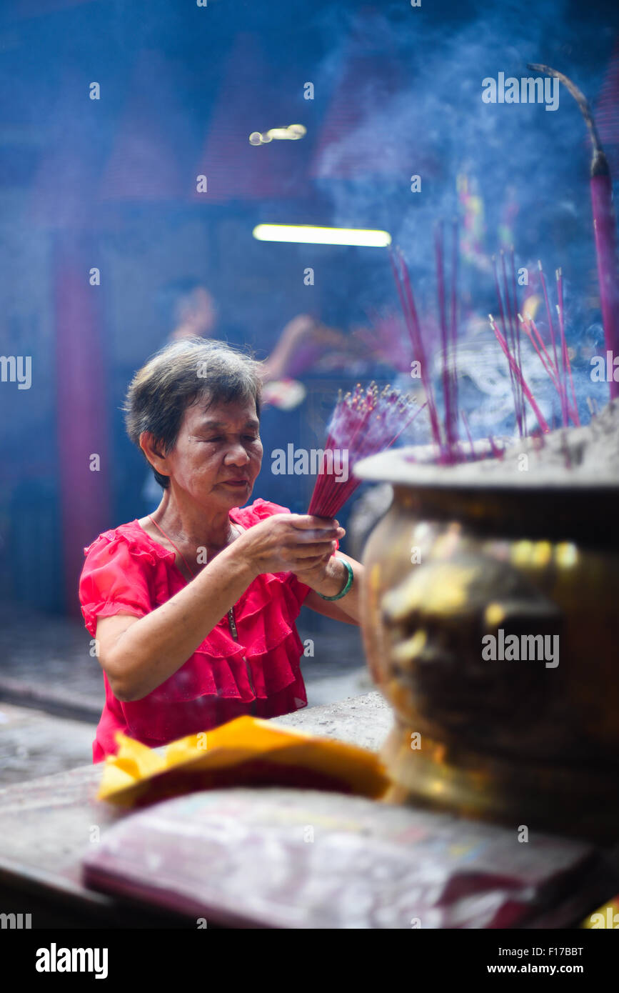 Old chinese woman hi-res stock photography and images - Alamy