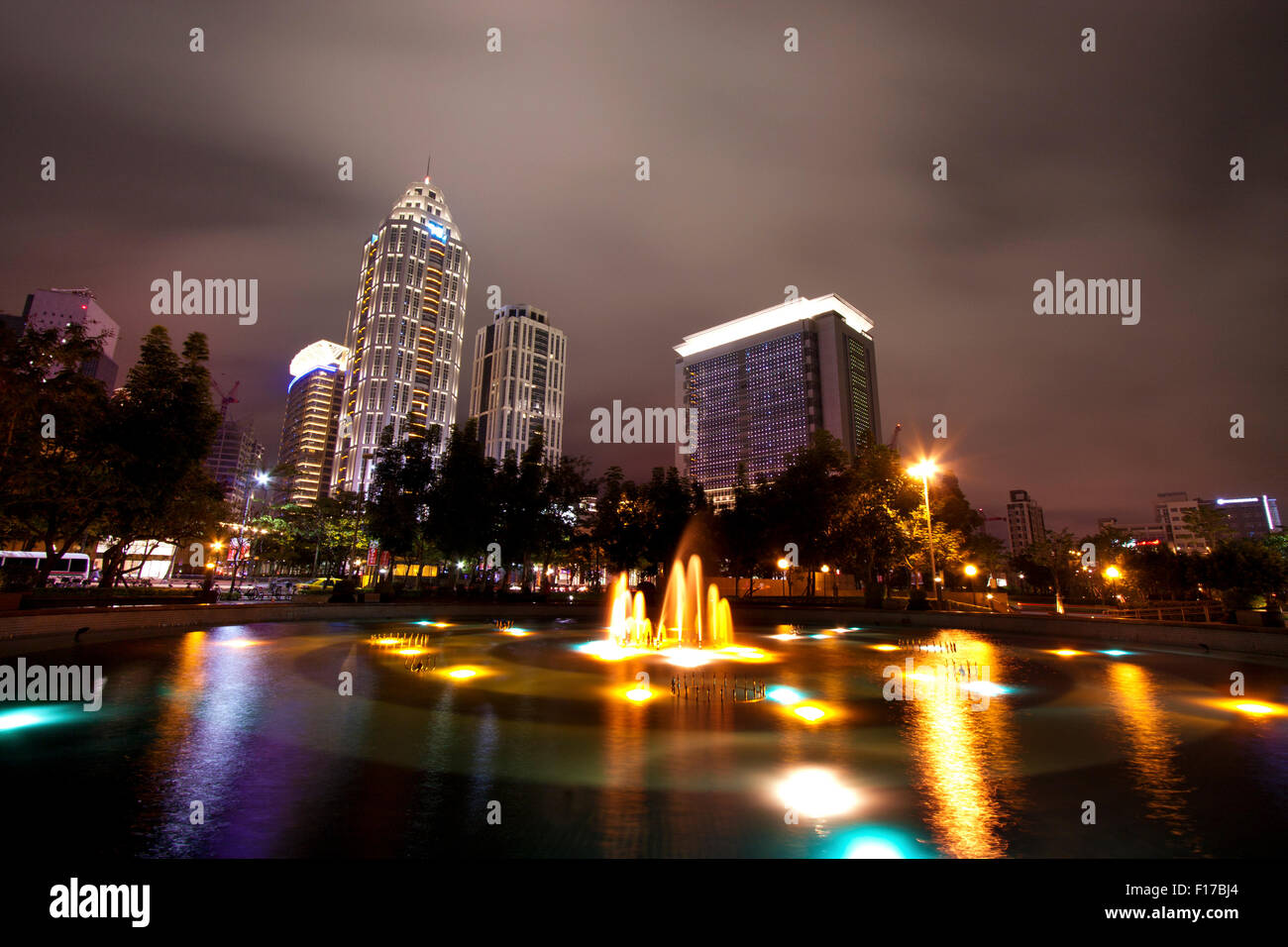 Night view broad street hi-res stock photography and images - Alamy