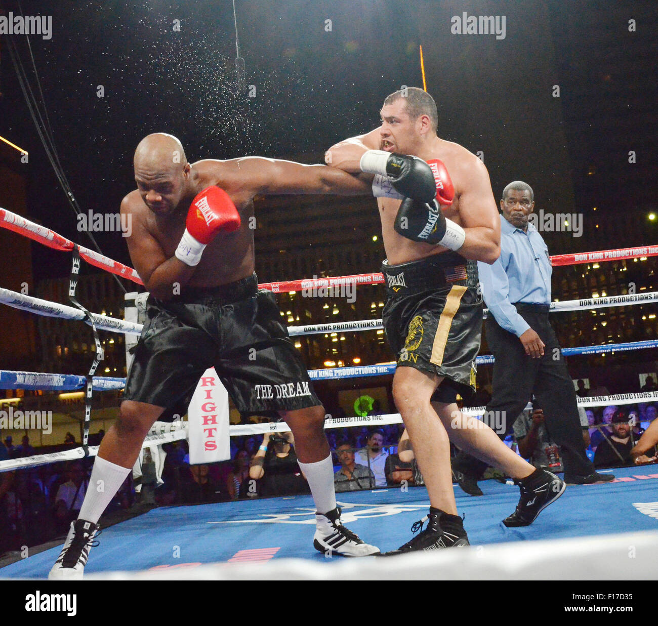 Las Vegas, Nevada, USA. 29th Aug, 2015. Heavyweight boxers Trevor Bryan ...
