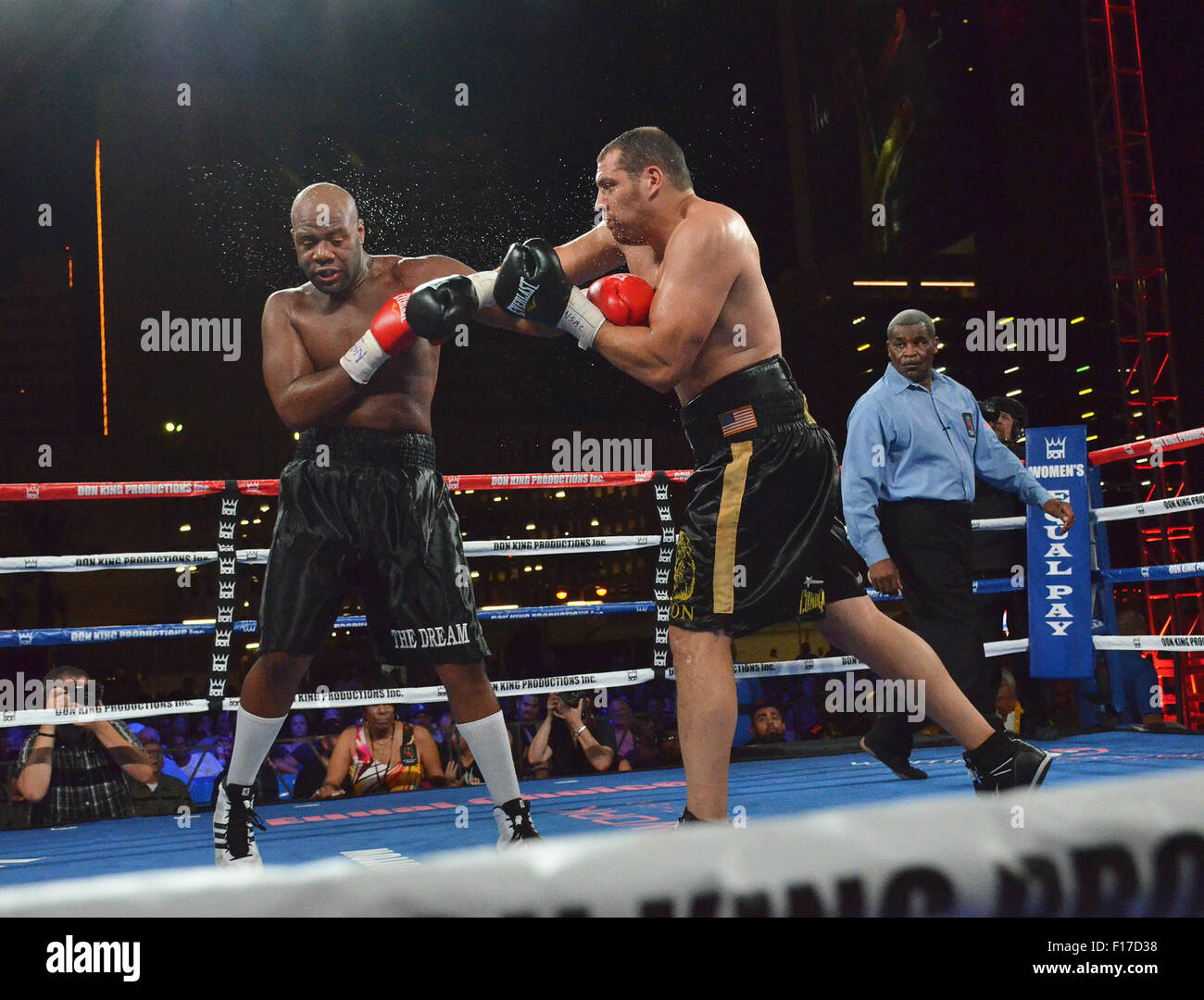 Las Vegas, Nevada, USA. 29th Aug, 2015. Heavyweight boxers Trevor Bryan ...
