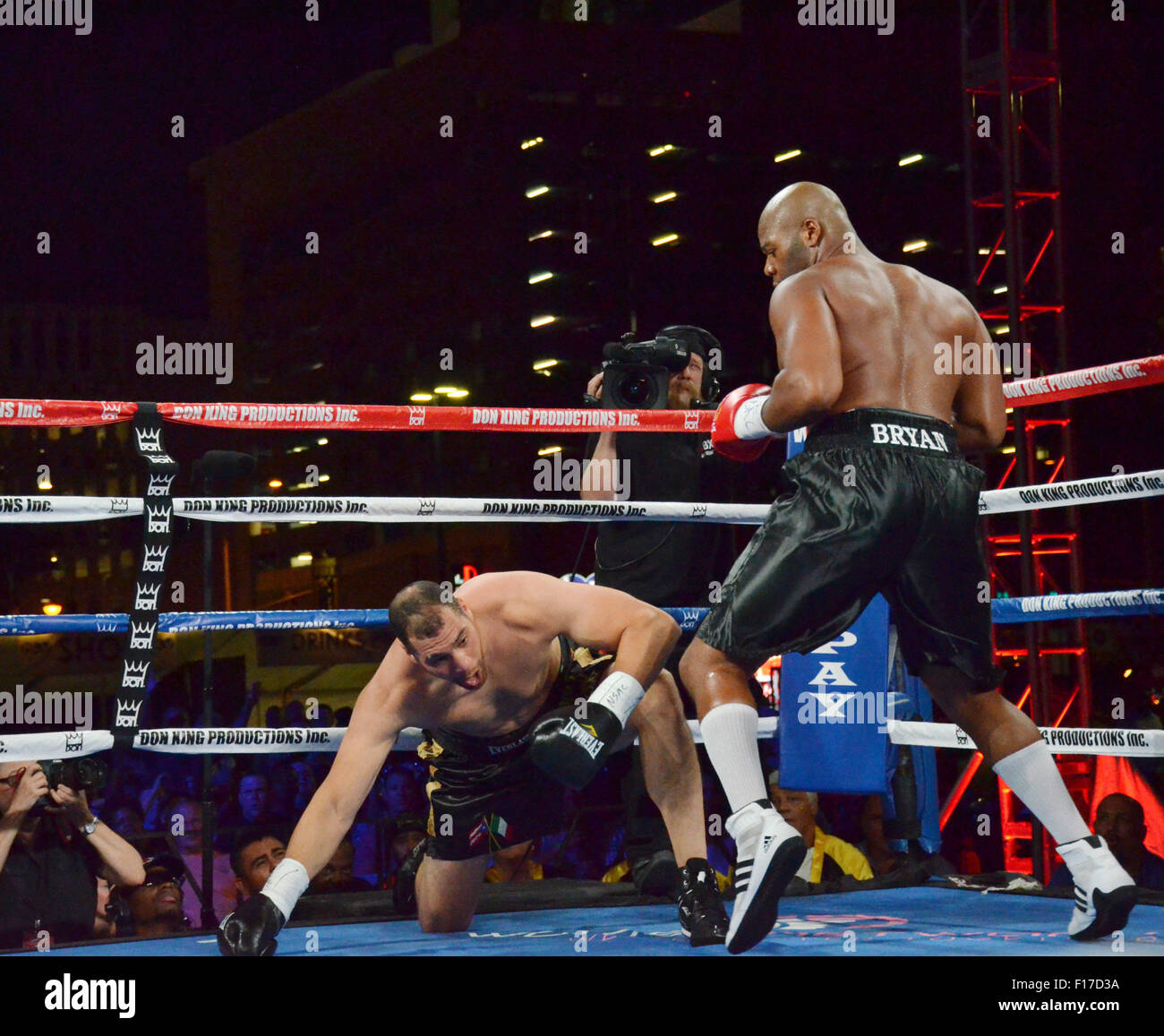 Las Vegas, Nevada, USA. 29th Aug, 2015. Heavyweight boxers Trevor Bryan ...