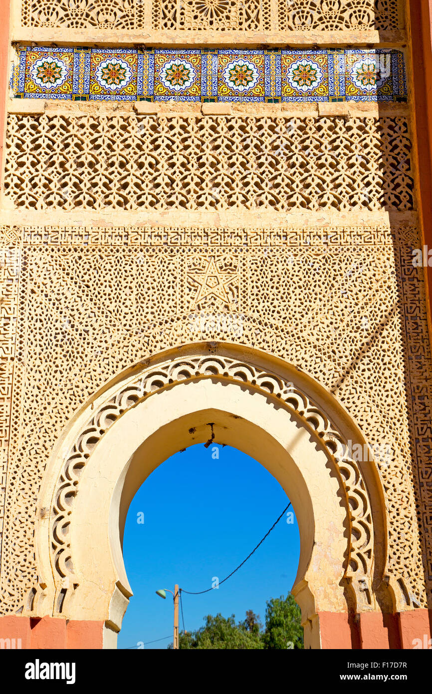 morocco arch in africa old construction in the blue sky Stock Photo - Alamy