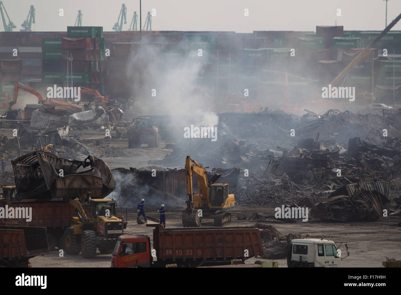 Tianjin. 29th Aug, 2015. Rescuers clean up containers at the core area ...