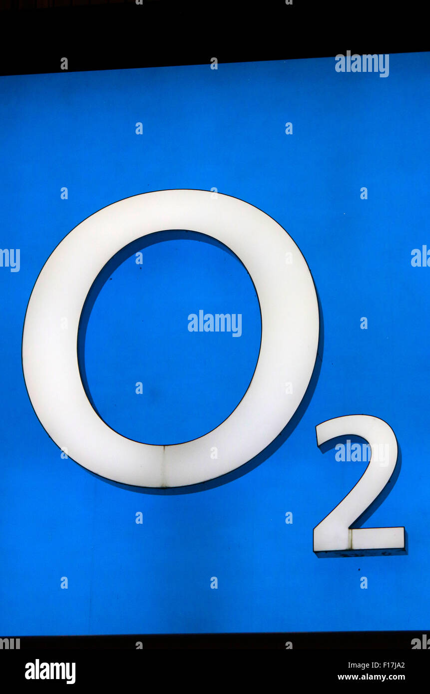 O2 logo hi-res stock photography and images - Alamy
