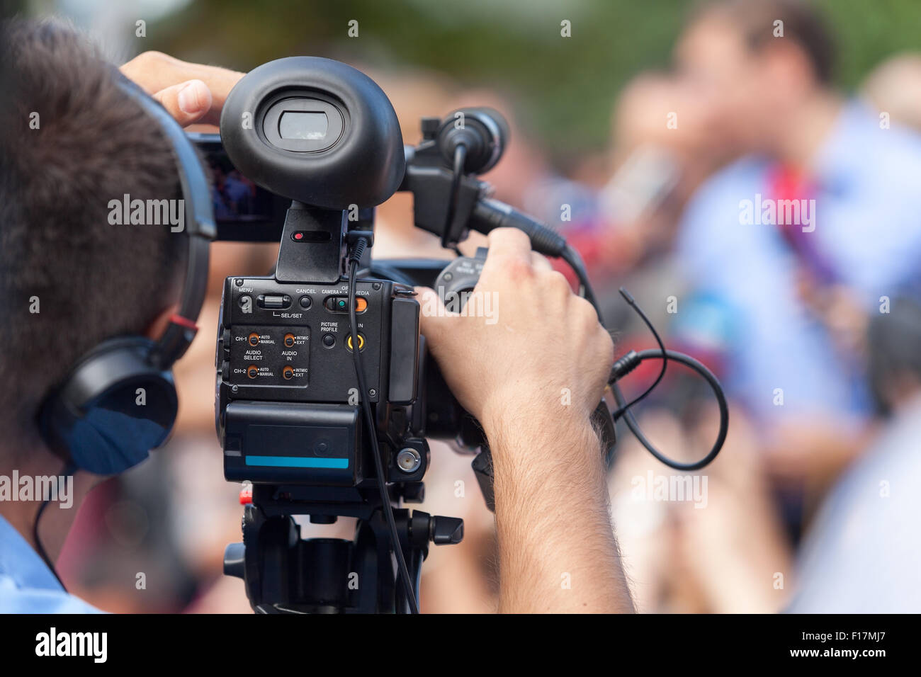 Filming an event with a video camera. Press conference Stock Photo - Alamy