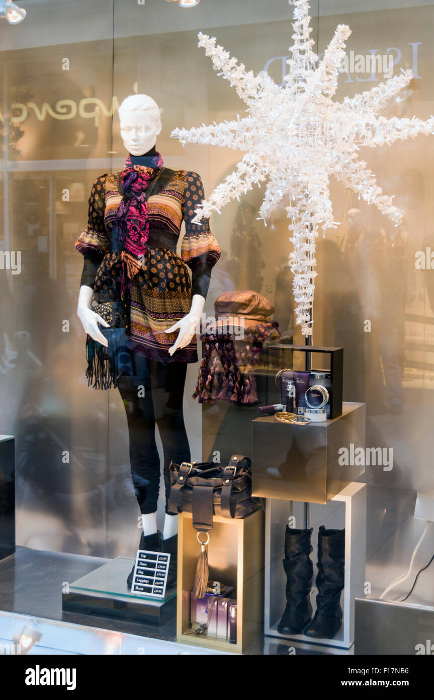 Dummy in store window display at Christmas time Stock Photo - Alamy