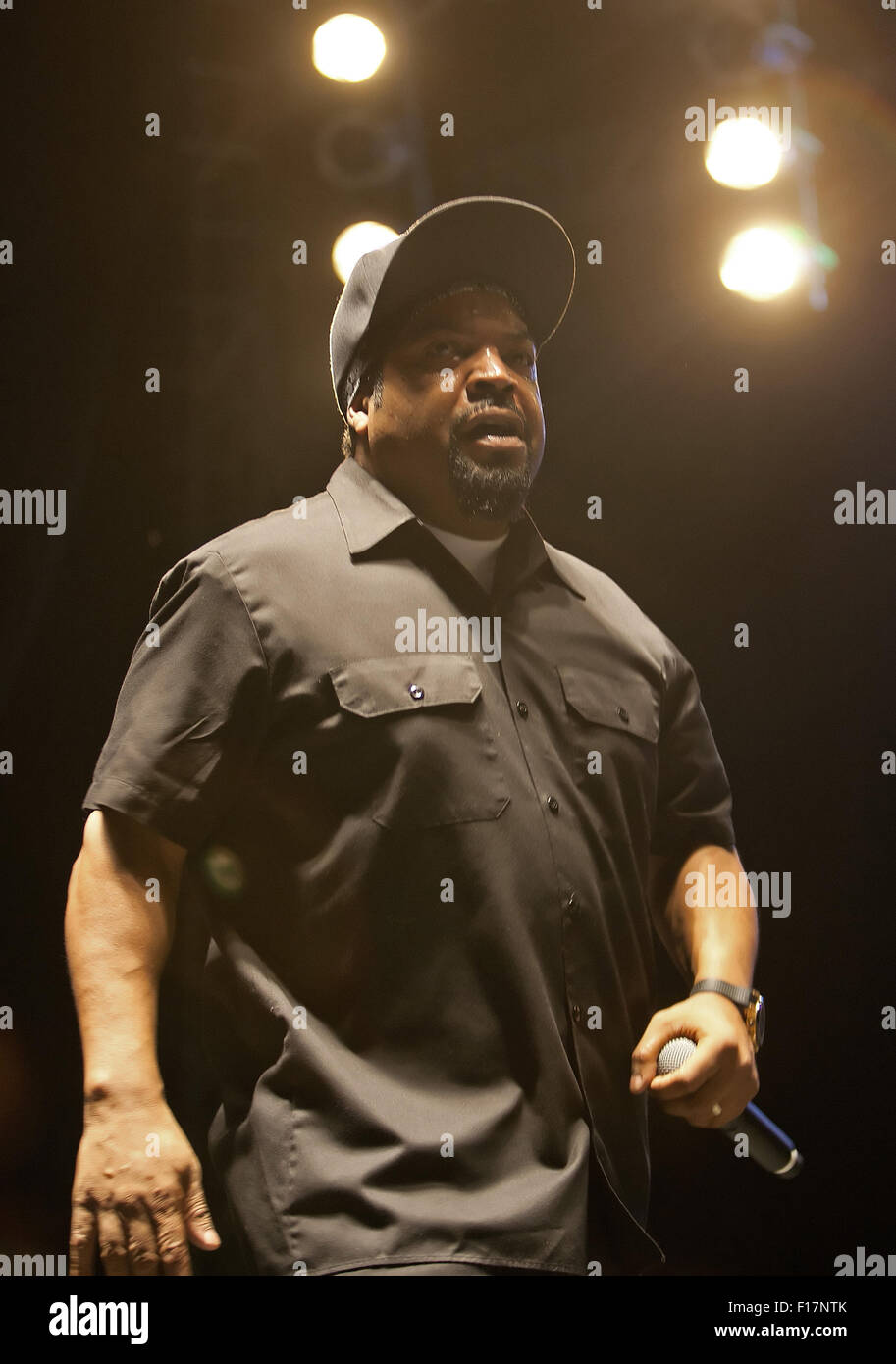 Ice cube rapper friday hi-res stock photography and images - Alamy