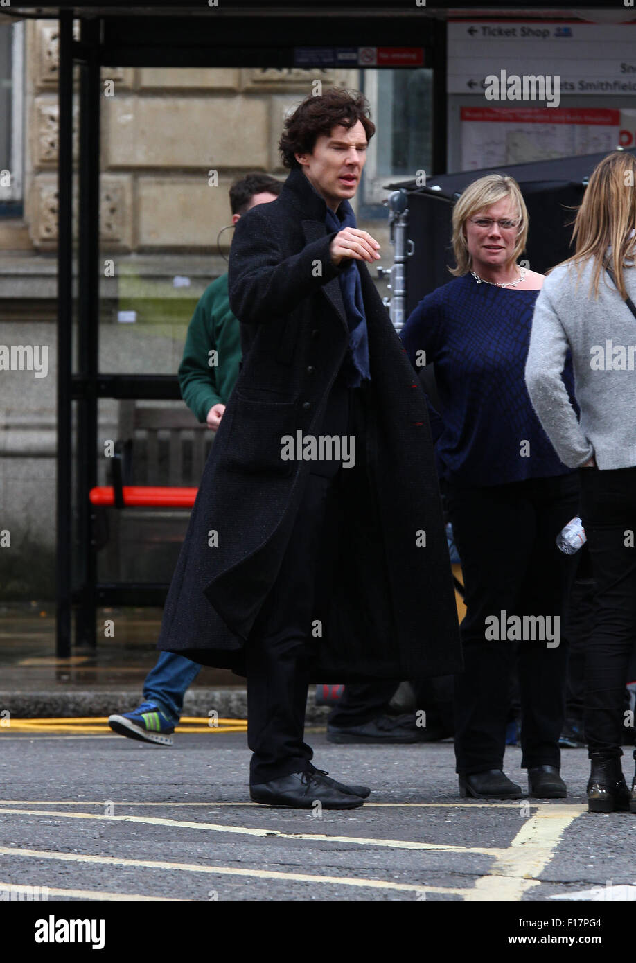 Sherlock filming scenes on location in london hi-res stock photography ...