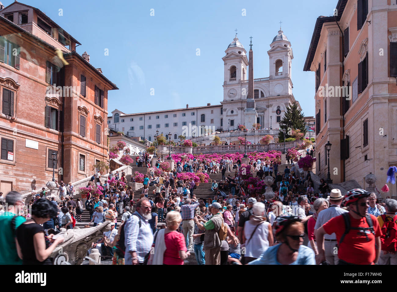 Crowds of tourists on Spanish Steps in Rome, Italy Stock Photo - Alamy