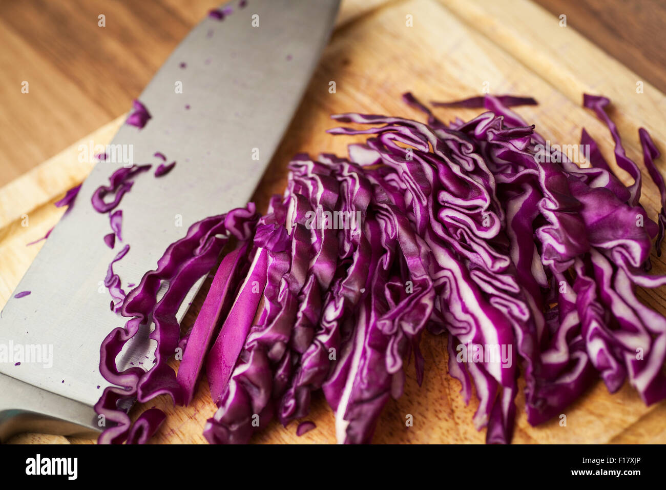 Chopped red cabbage on board hi-res stock photography and images - Alamy