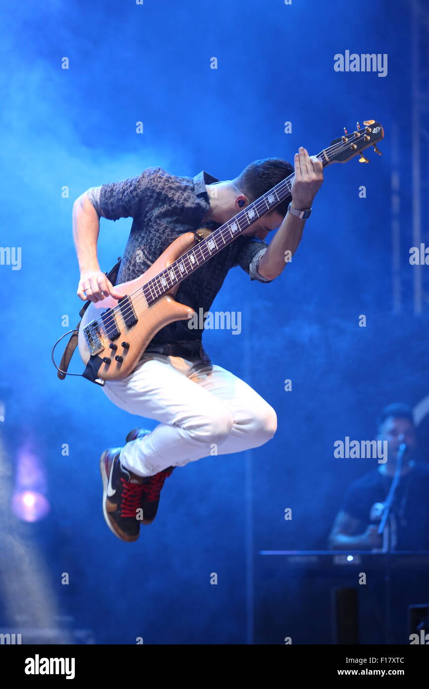 Don broco on stage hi-res stock photography and images - Alamy