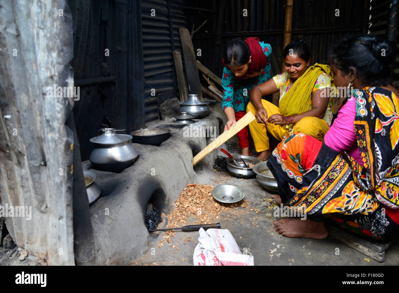 Cooking food poor slum hi-res stock photography and images - Alamy