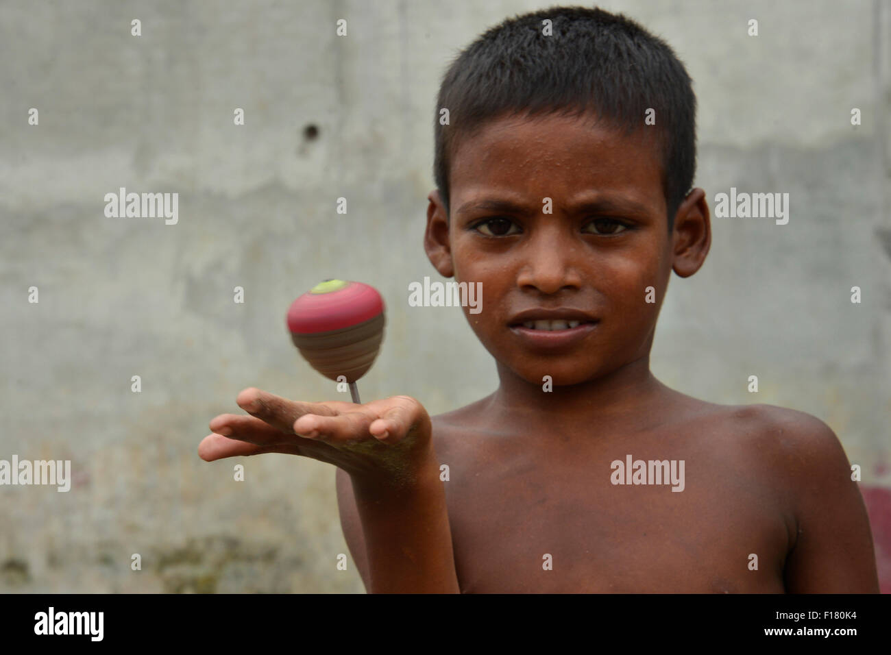 Dhaka, Bangladesh. 29th Aug, 2015. A Bangladeshi slum Children playing ...