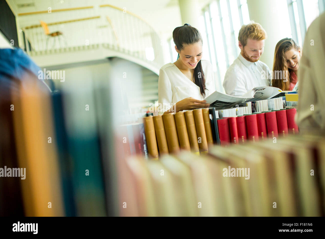Students in the library Stock Photo - Alamy