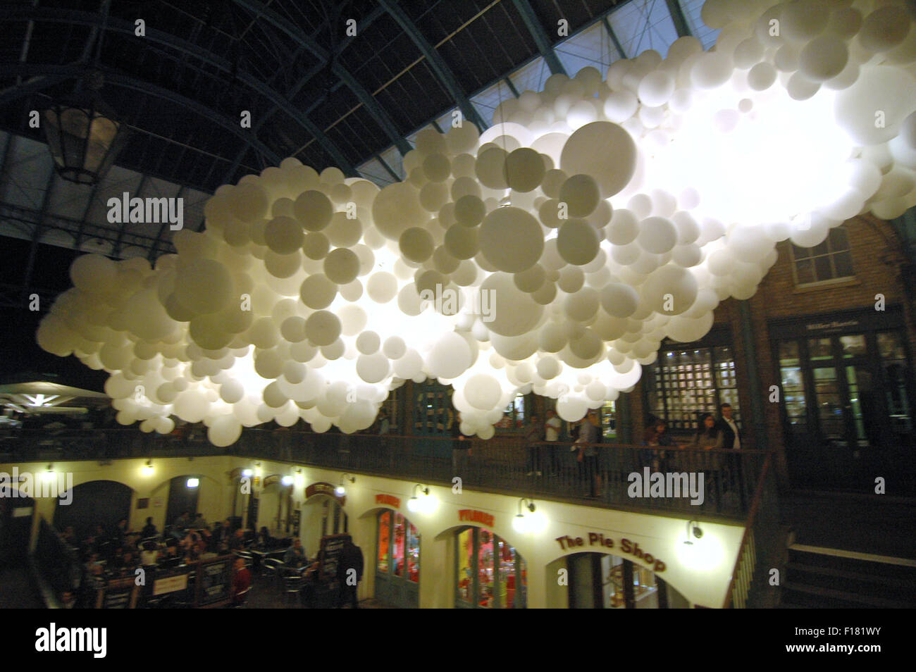 Balloons 100 balloons hi-res stock photography and images - Alamy