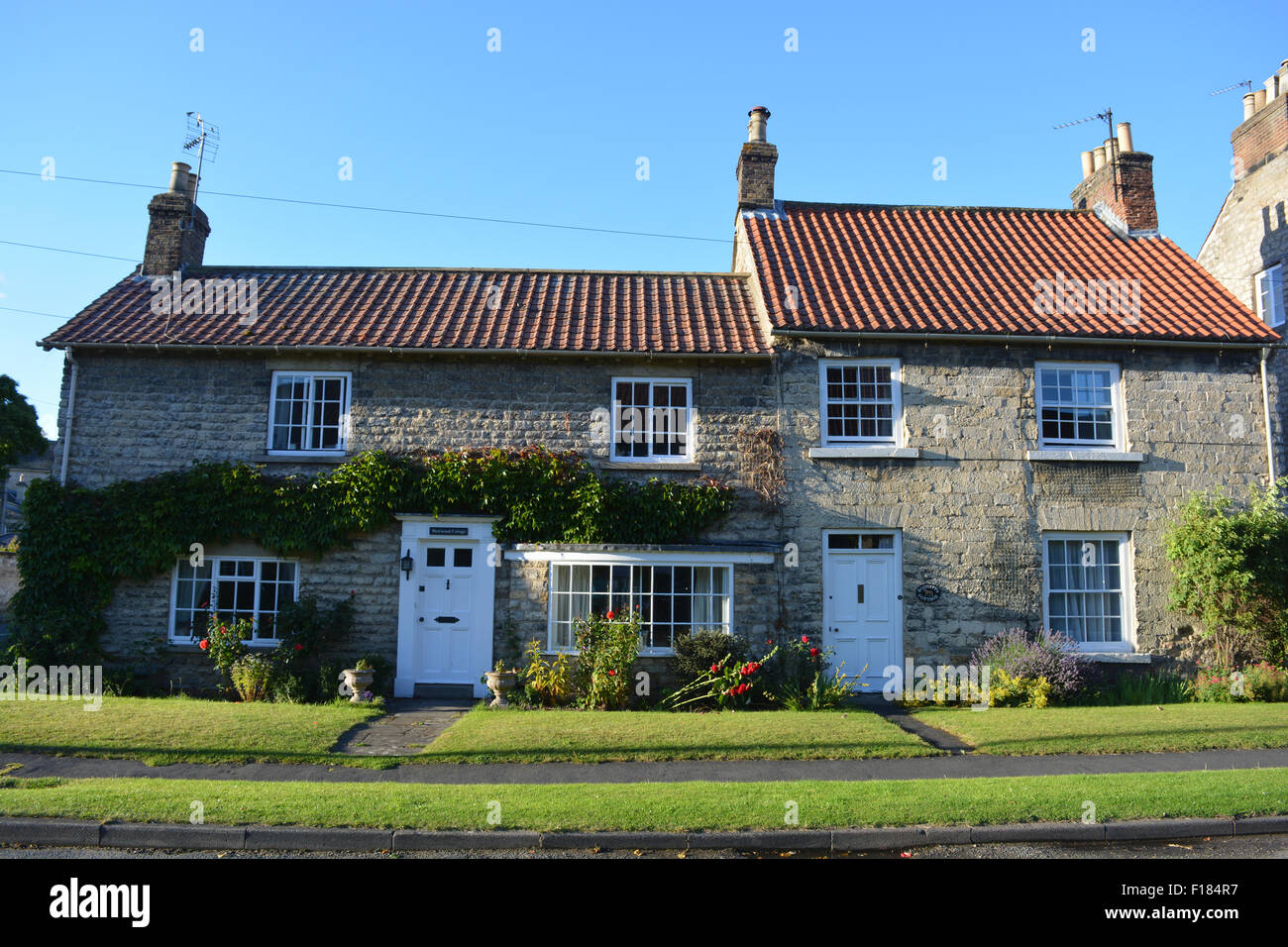 Semi detached cottage house hi-res stock photography and images - Alamy
