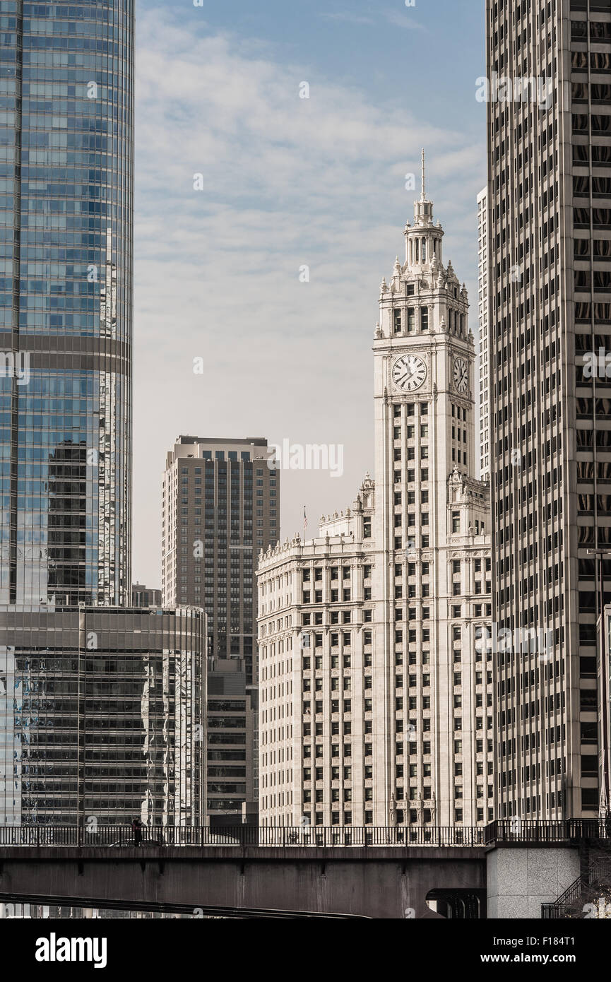 Chicago skyline buildings hi-res stock photography and images - Alamy