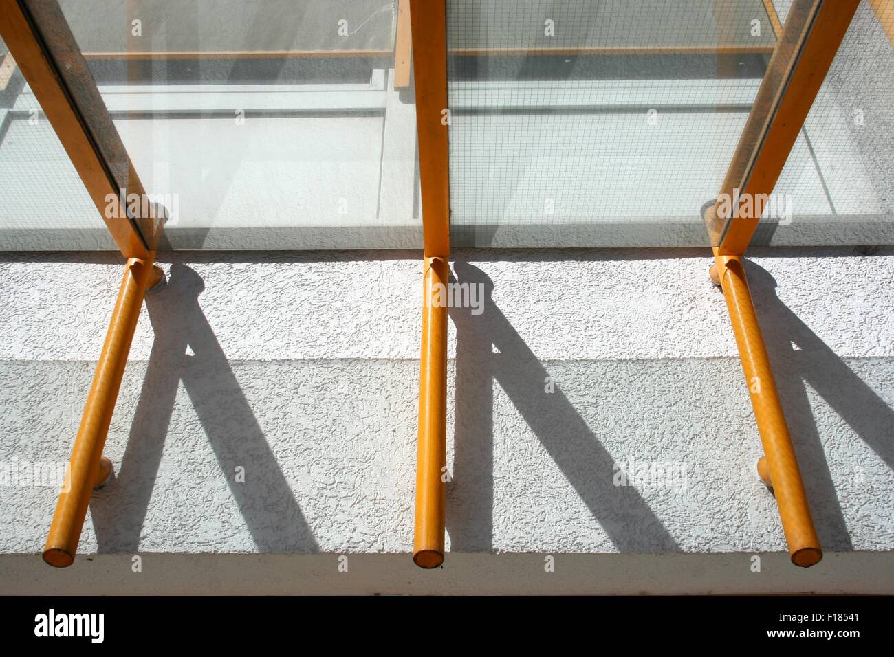 Metal supports hi-res stock photography and images - Alamy