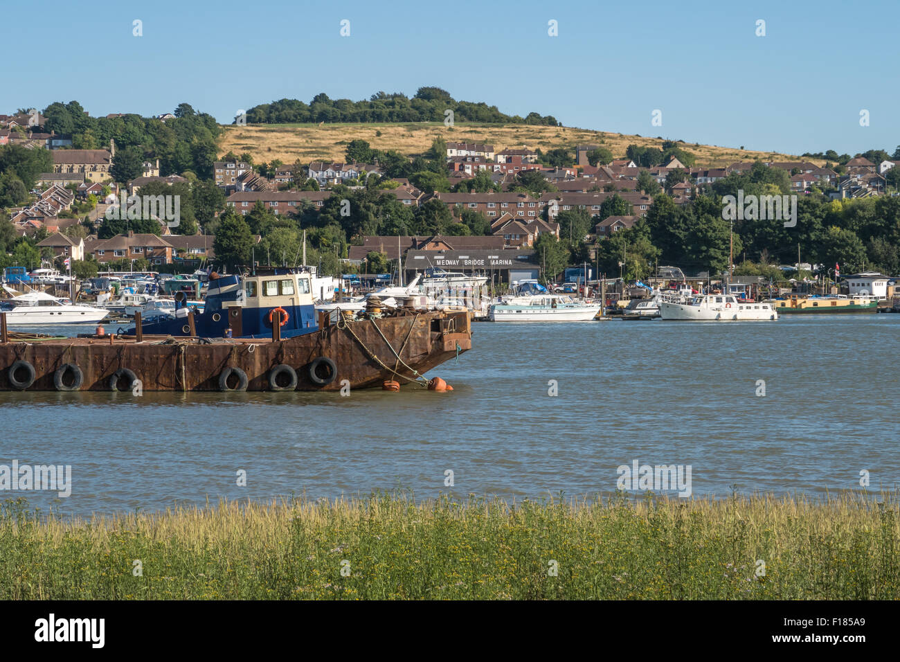 Boats on the River Medway at Rochester Stock Photo - Alamy