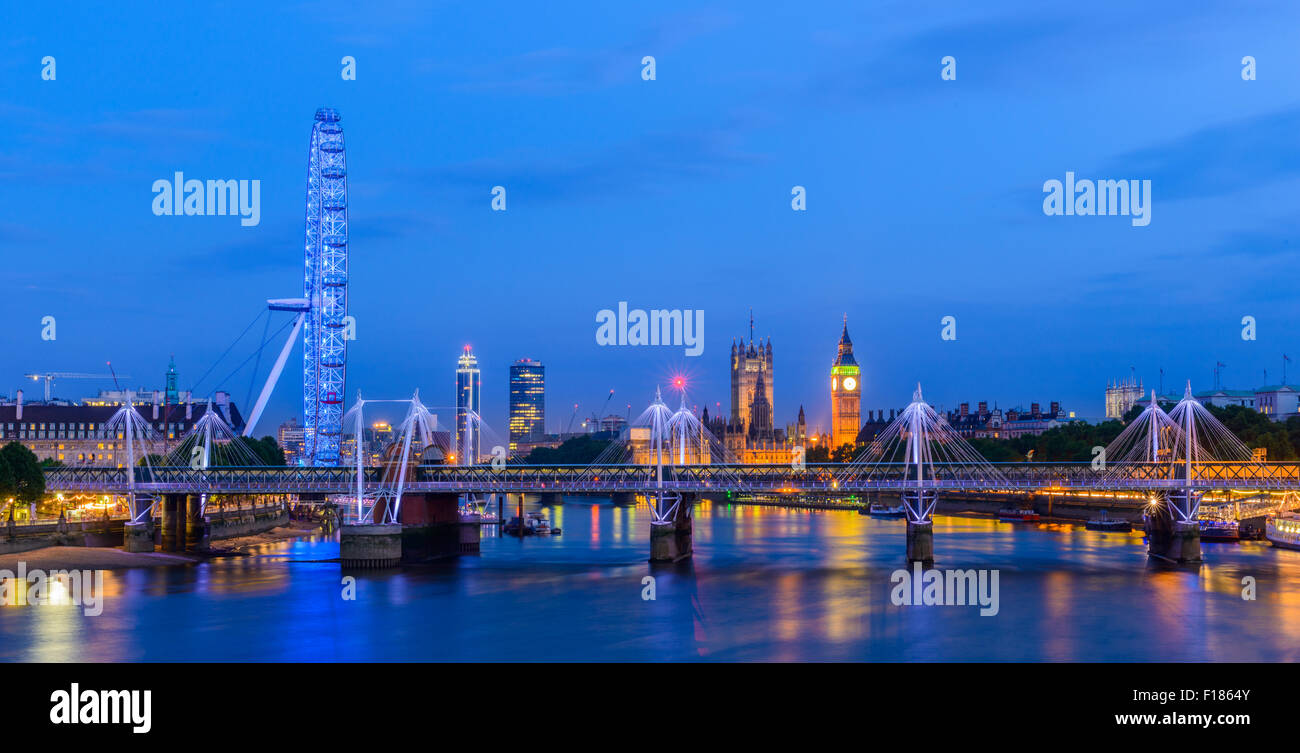 Kingdom centre tower sky bridge hi-res stock photography and images - Alamy