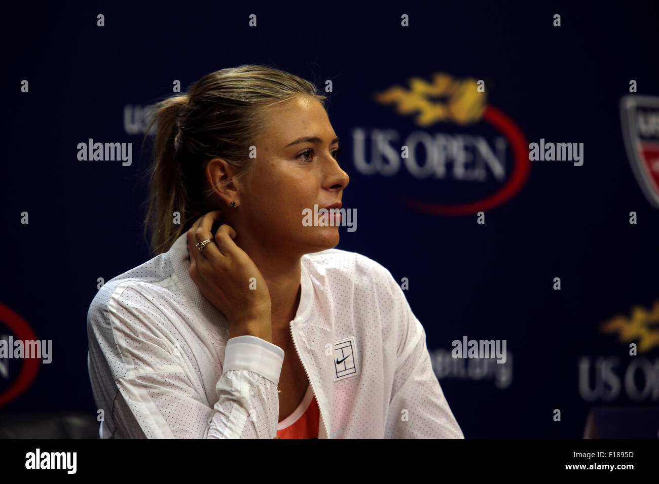 Sharapova speaking with press hi-res stock photography and images - Alamy