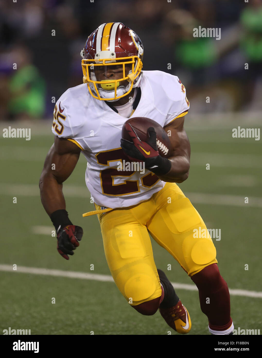Washington Redskins RB Chris Thompson (25) returns a kickoff during a ...
