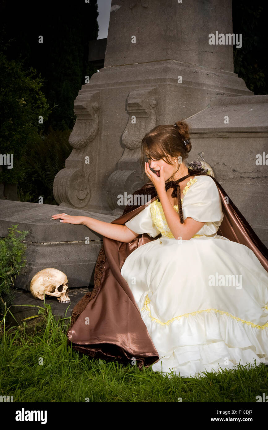 Victorian tombstone skull hi-res stock photography and images - Alamy
