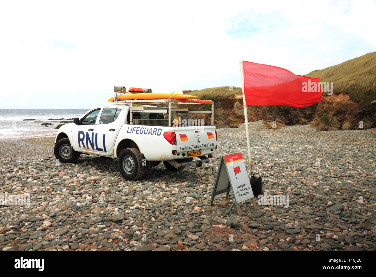 Rnli vehicle safety flag beach hi-res stock photography and images - Alamy