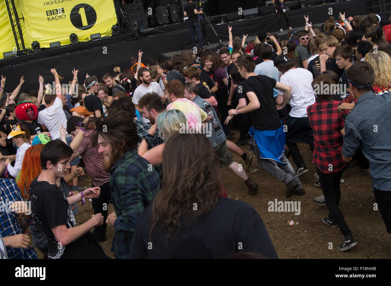 Leeds, UK. 30th Aug, 2015. Fans in the crowd watching and dancing to ...