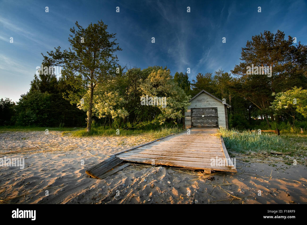 Country boathouse sunset hi-res stock photography and images - Alamy