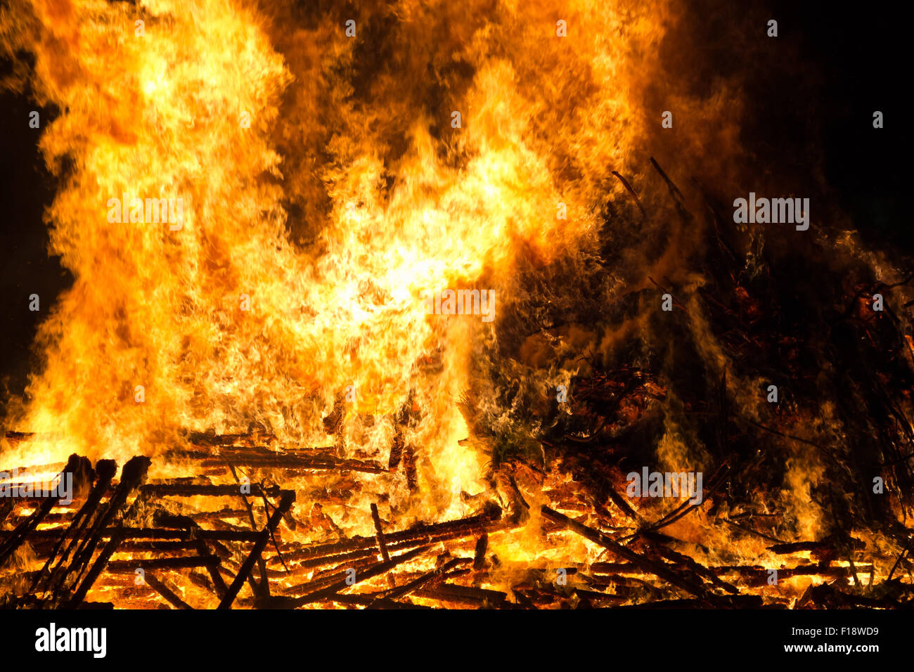 Hot intense fire Stock Photo - Alamy