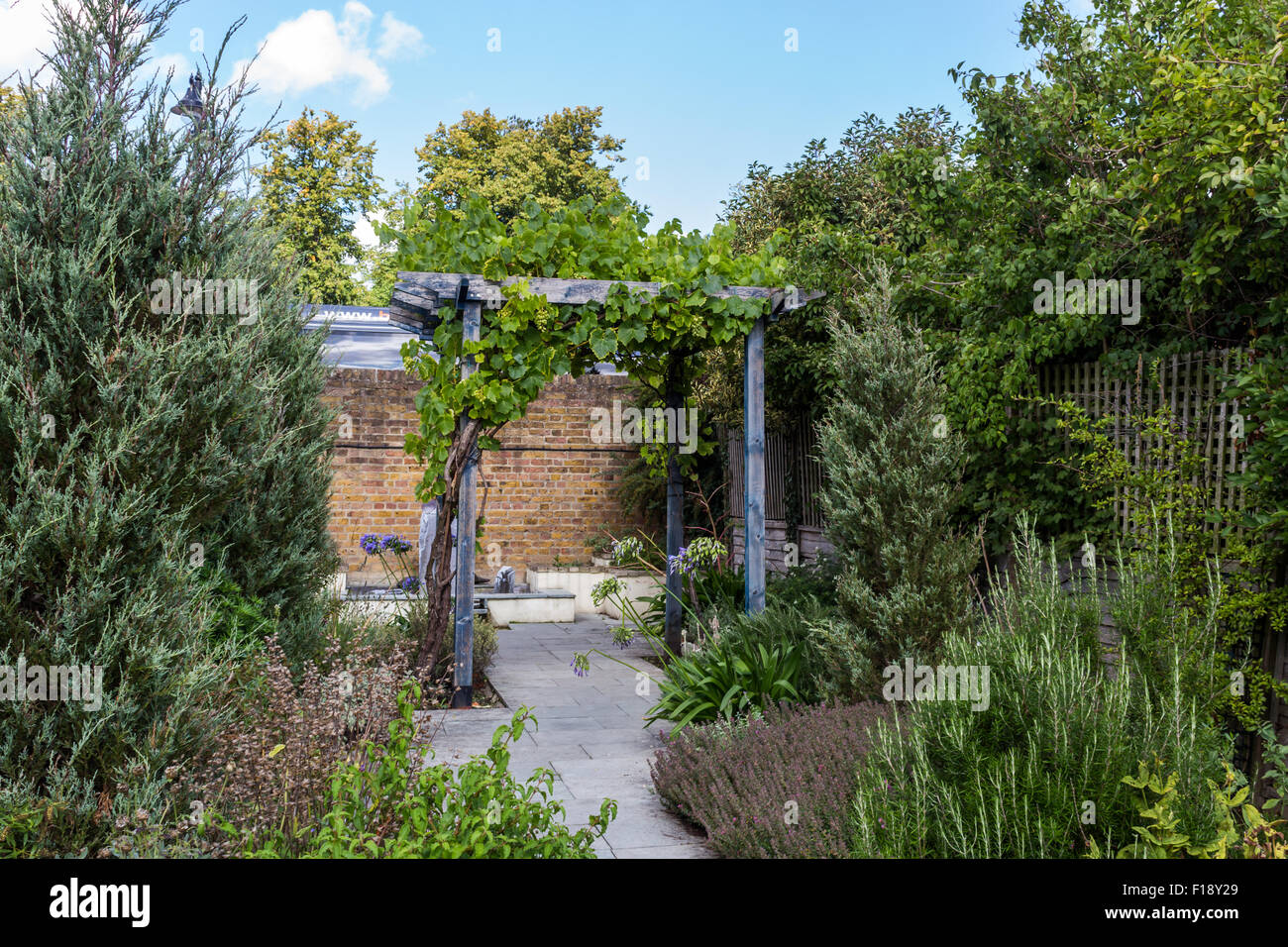 Hall place gardens hi-res stock photography and images - Alamy
