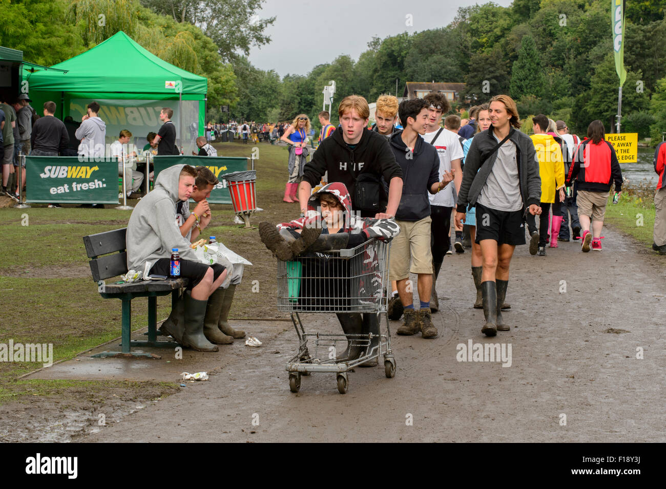 Visiting reading pop festival hi-res stock photography and images - Alamy