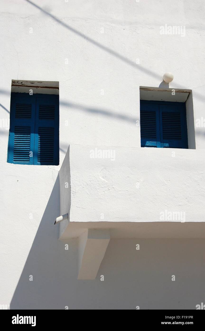 Shaded windows hi-res stock photography and images - Alamy